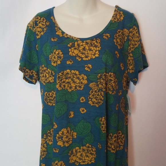 LuLaRoe | Tops | Lularoe Classic T Nwt | Poshmark